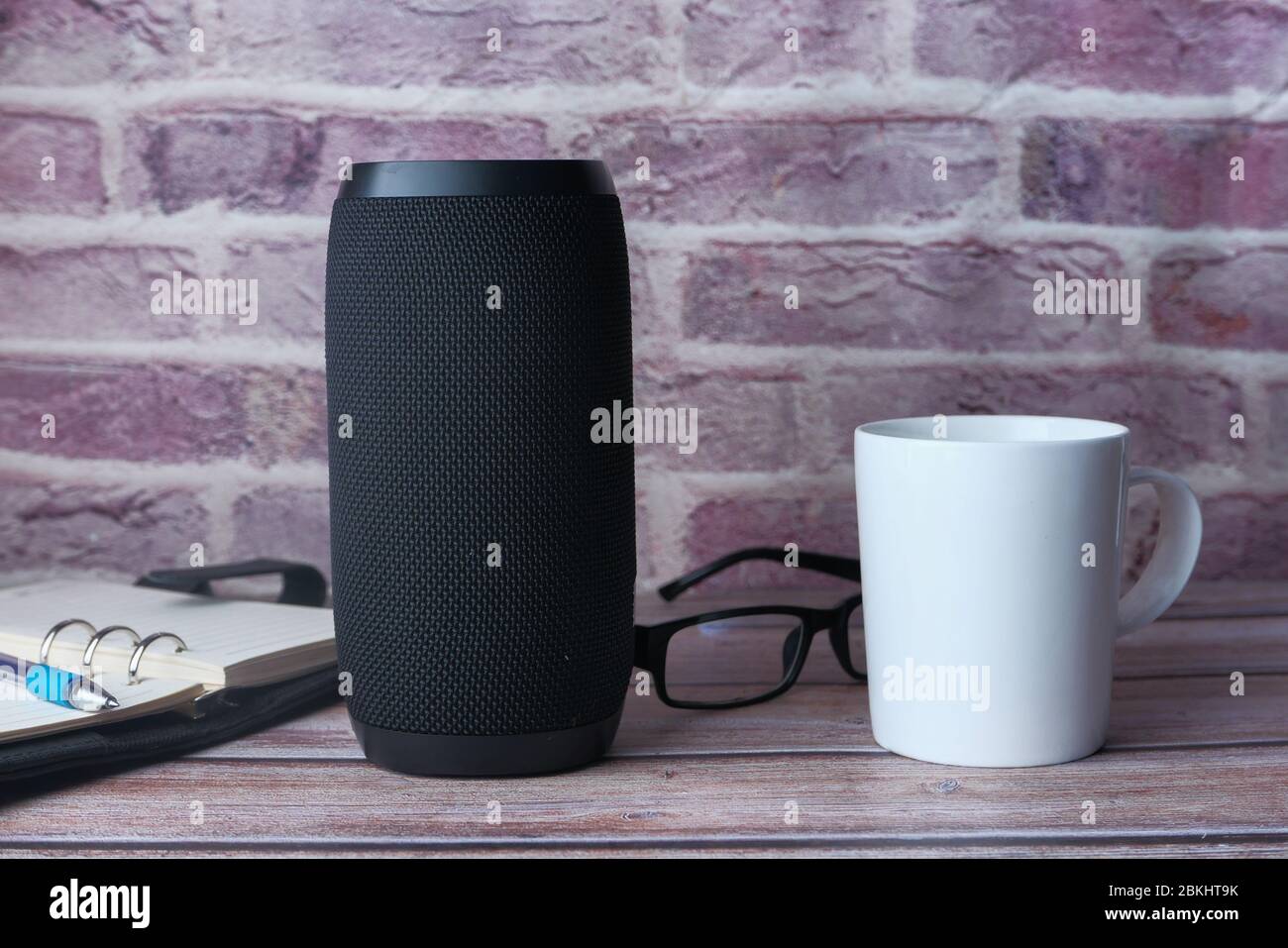 Voice controlled speaker hi-res stock photography and images - Alamy