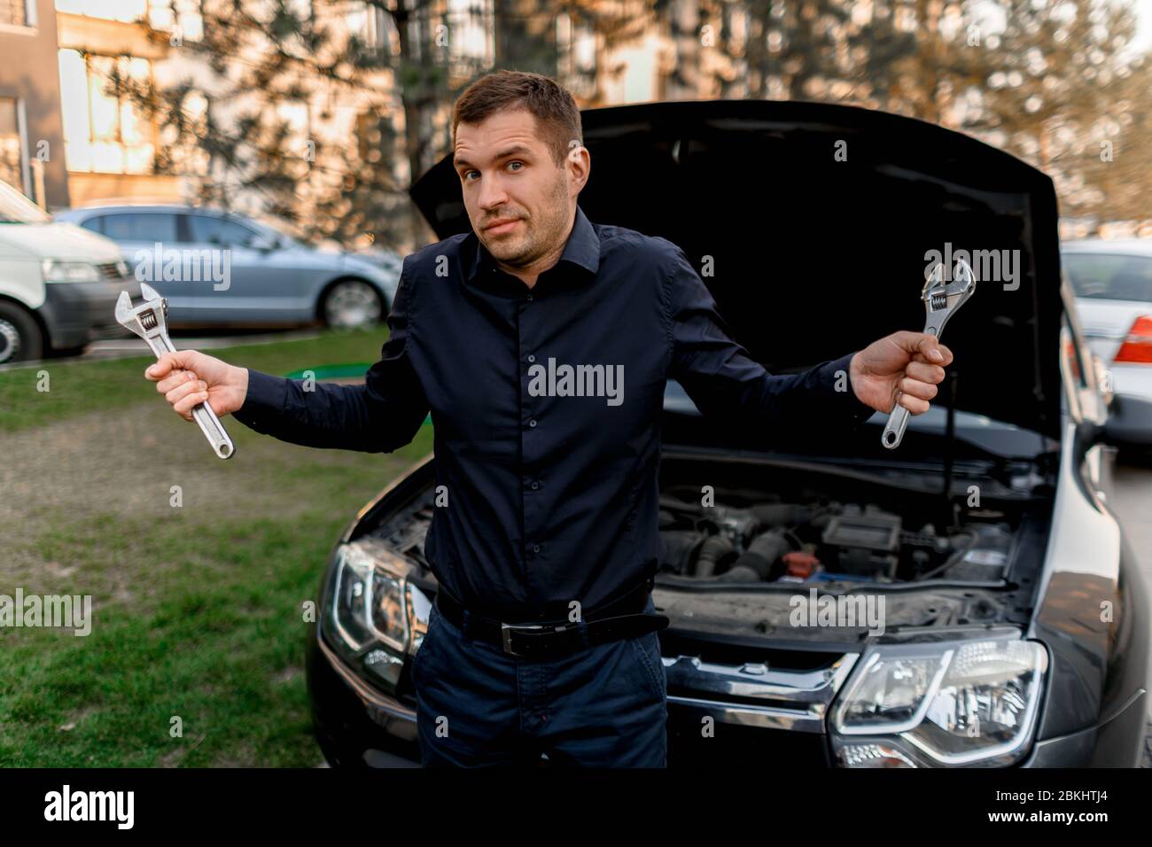 Man tries fix car hi-res stock photography and images - Alamy