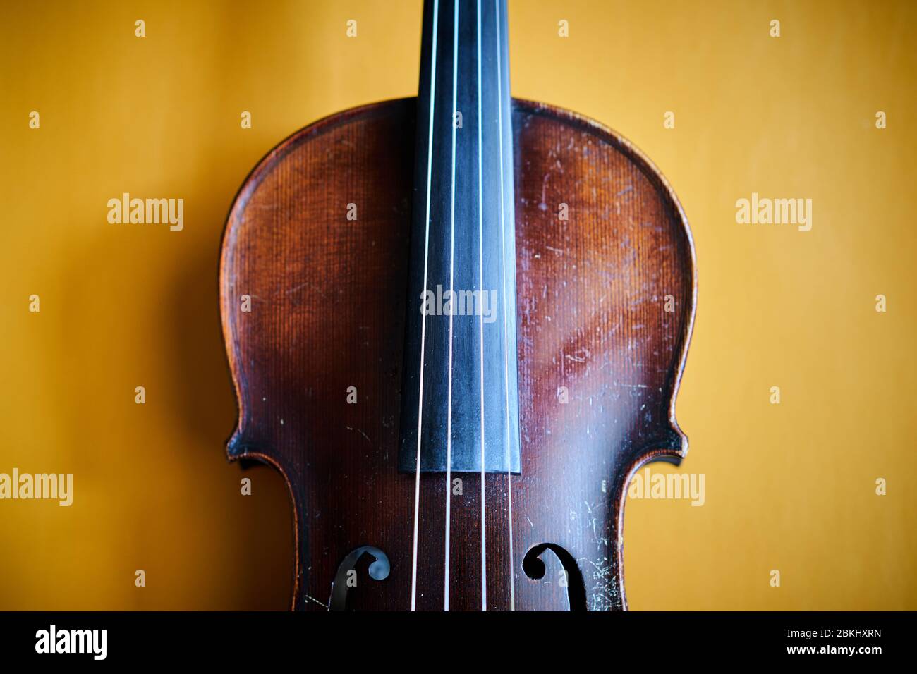 An old classic violin Stock Photo - Alamy