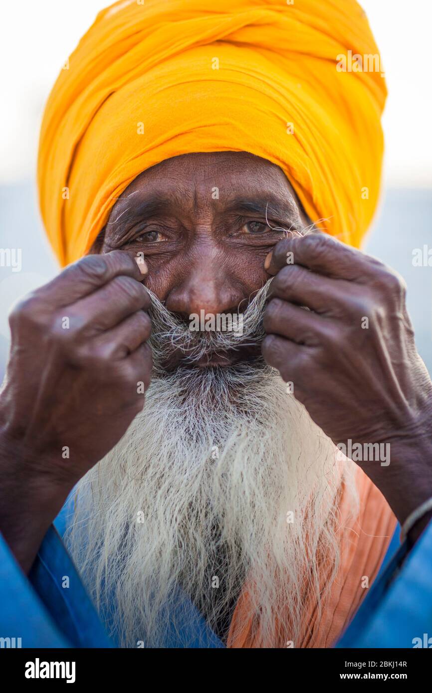 India, Punjab state, Amritsar, Harmandir Sahib, portrait of a Sikh man ...