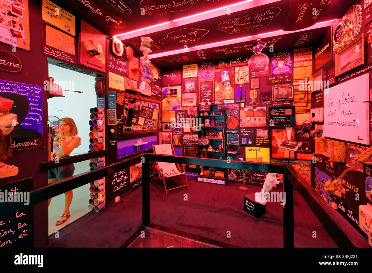 Woman photographer old house hi-res stock photography and images - Alamy