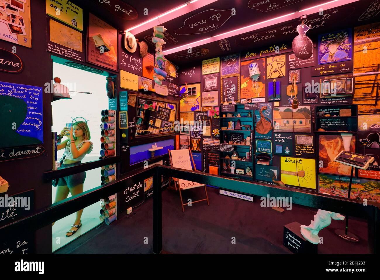 Woman photographer old house hi-res stock photography and images - Alamy