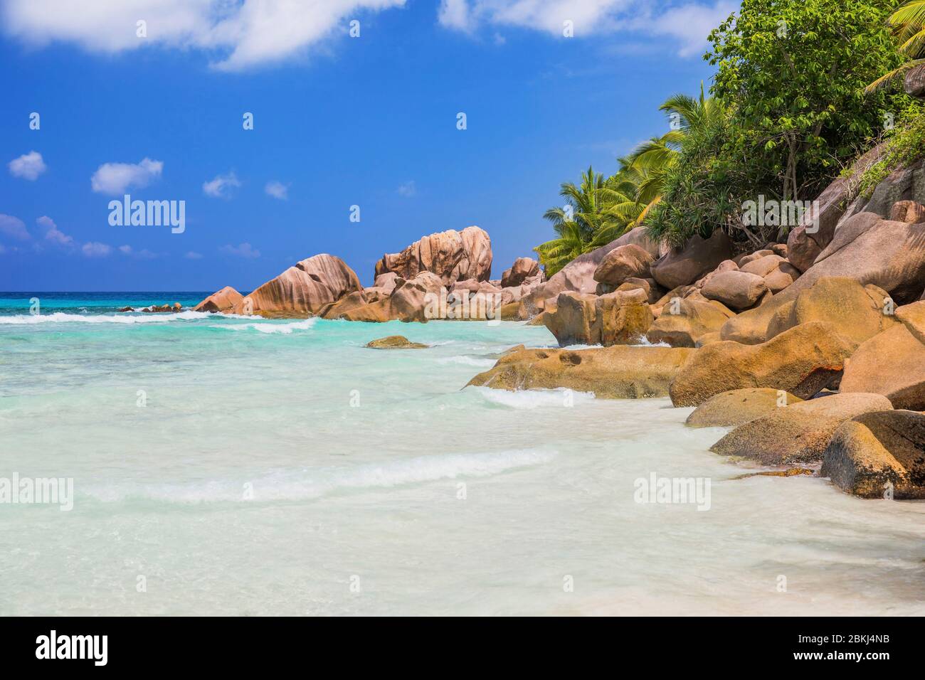 Seychelles, La Digue, Coco cove, white sand beach and granite rocks ...