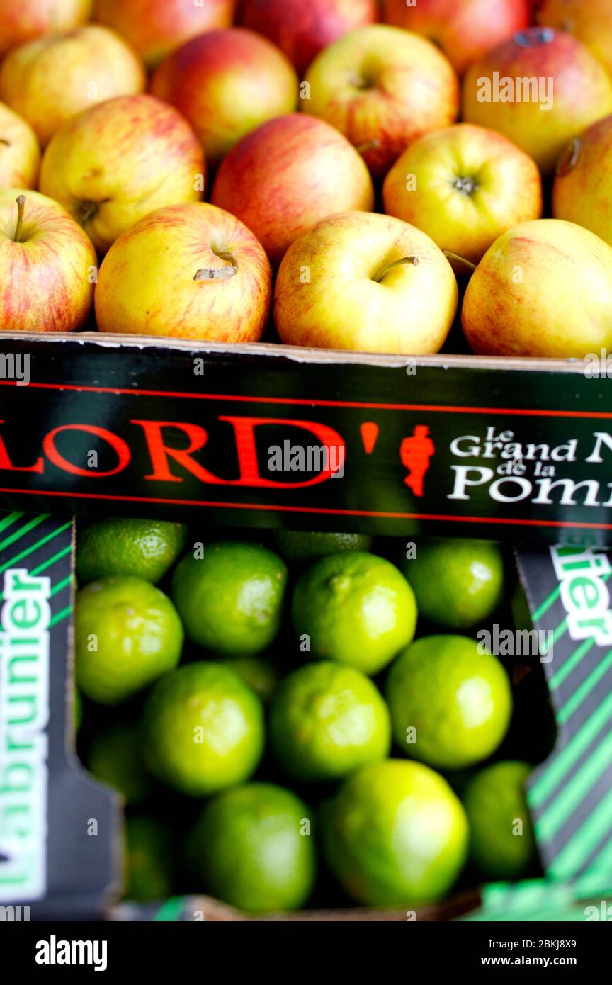 Apple and lime stall Stock Photo - Alamy