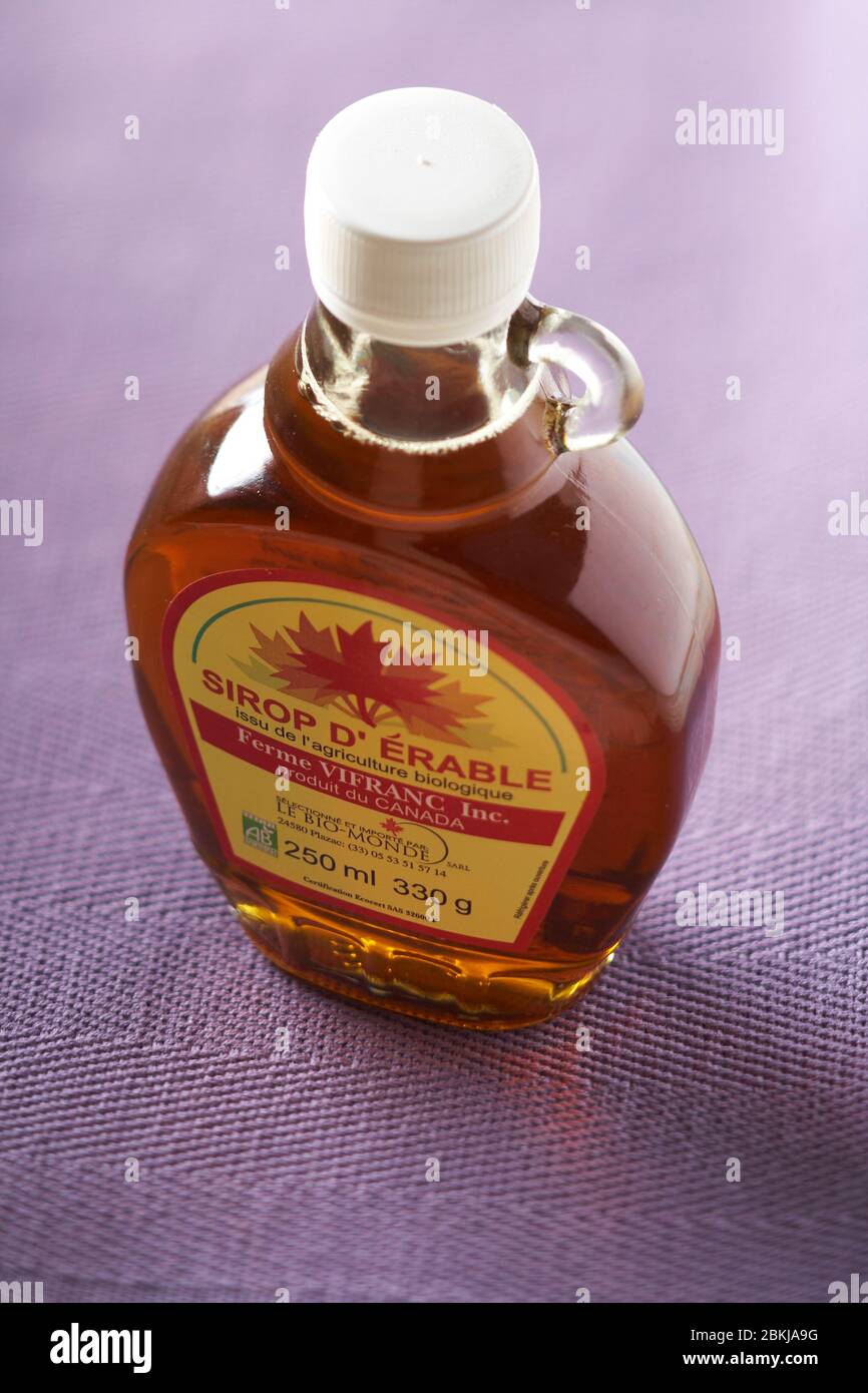 Organic ingredients, maple syrup Stock Photo - Alamy