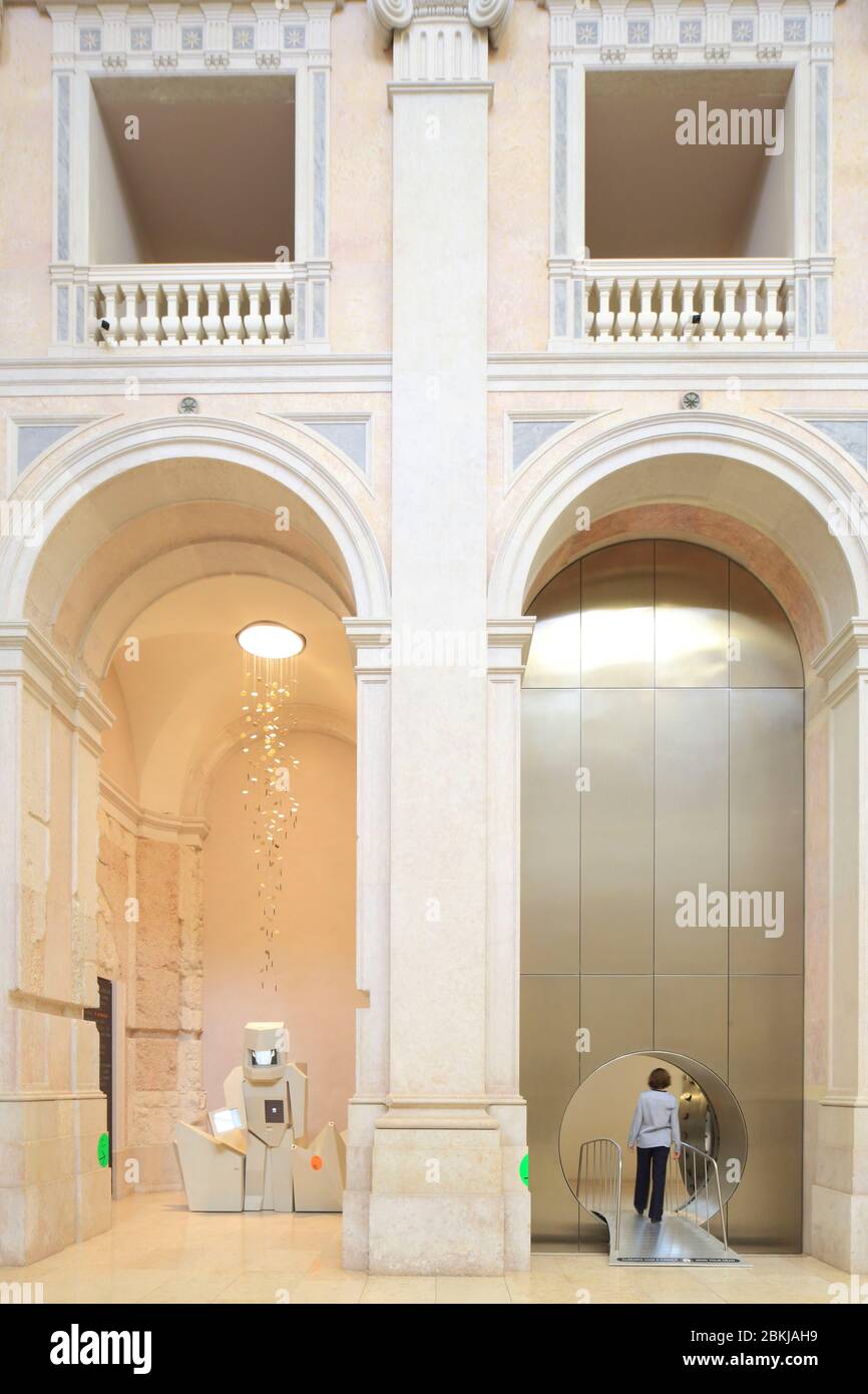 Old currency building hi-res stock photography and images - Alamy