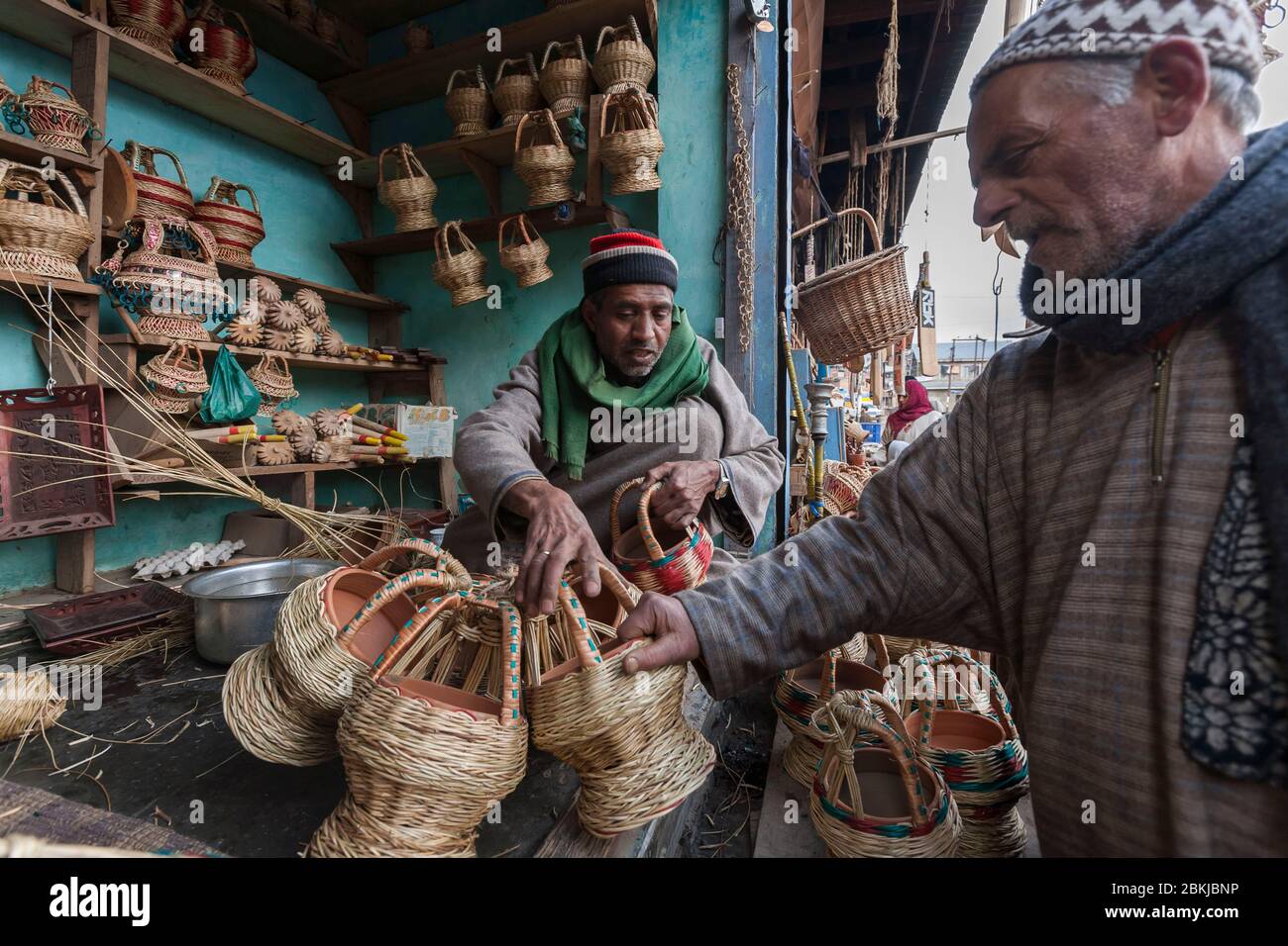 Kangri hi-res stock photography and images - Alamy