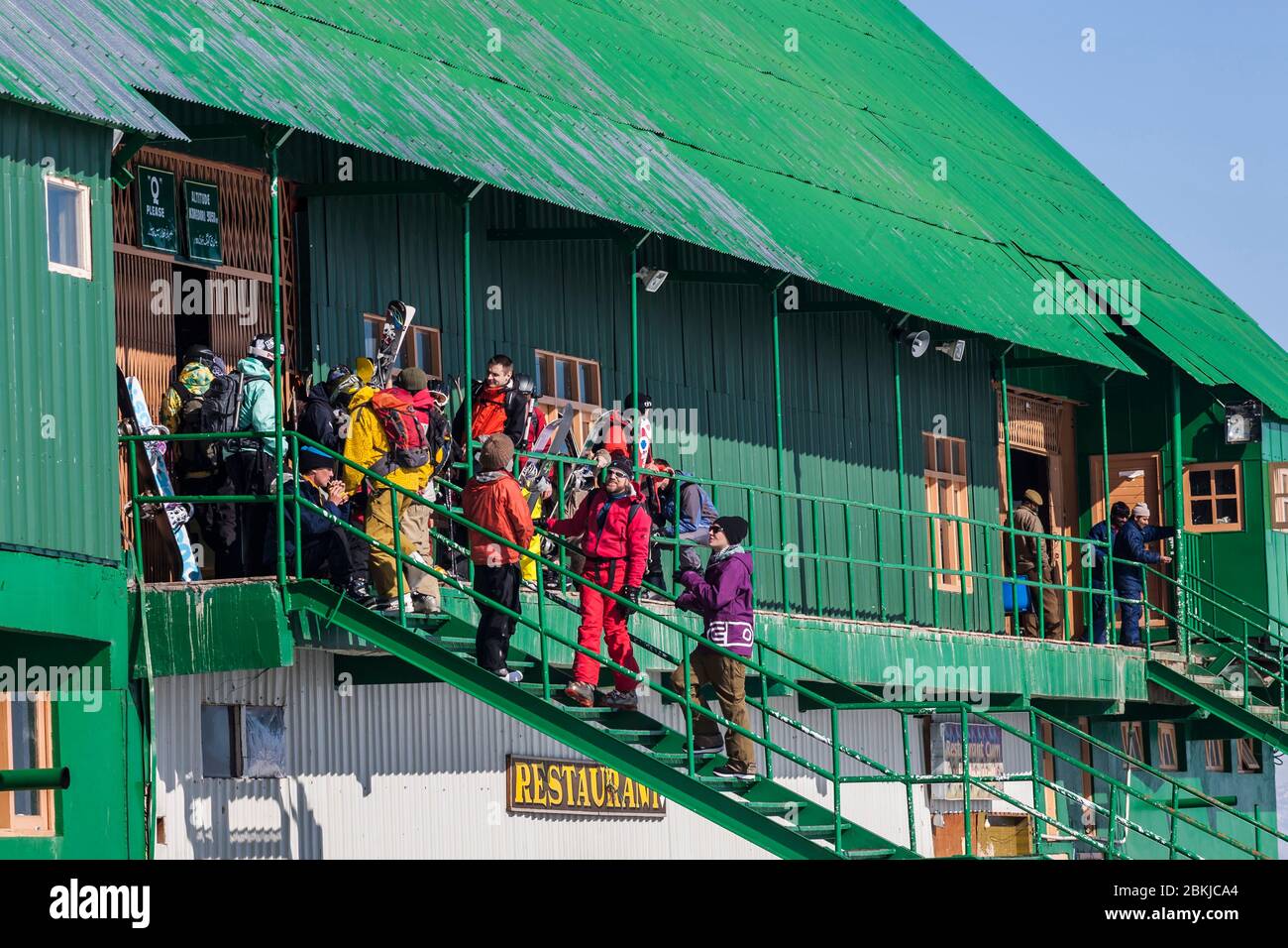 India, Jammu and Kashmir, Gulmarg, Russian tourists waiting for the ...