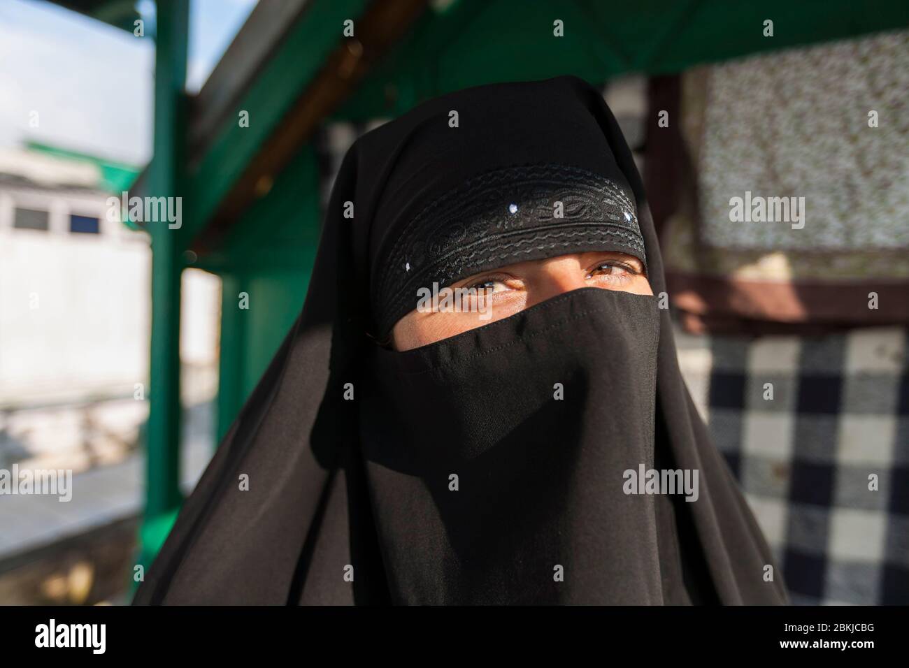 Wearing A Niqab High Resolution Stock Photography and Images - Alamy