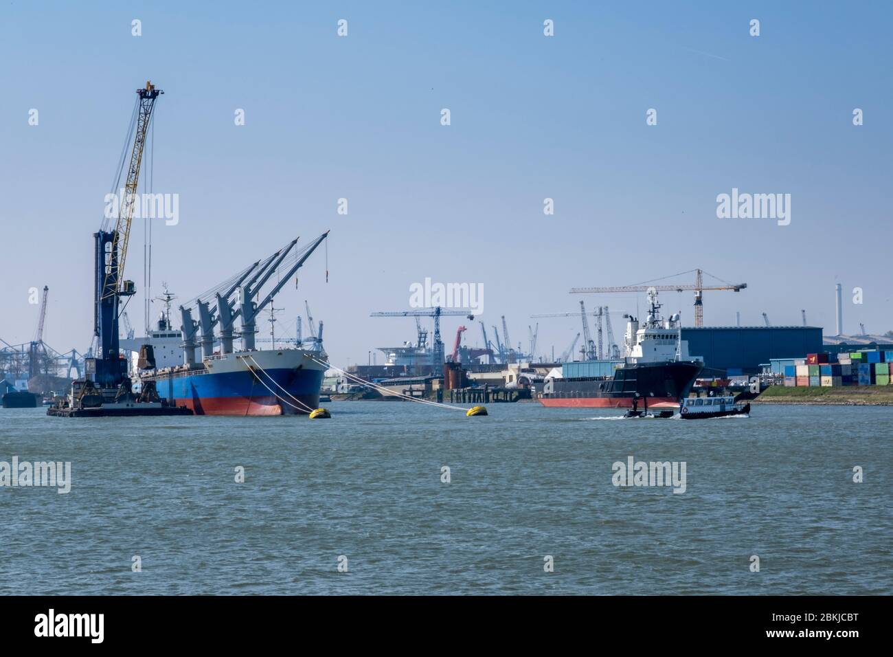 Shipping container doors blue hi-res stock photography and images - Alamy