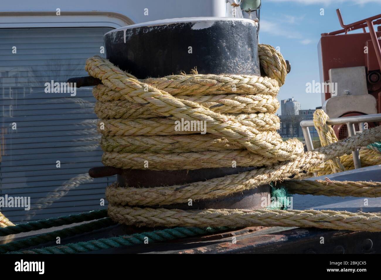 A mooring bollard entwined with a mooring rope at port Stock Photo - Alamy