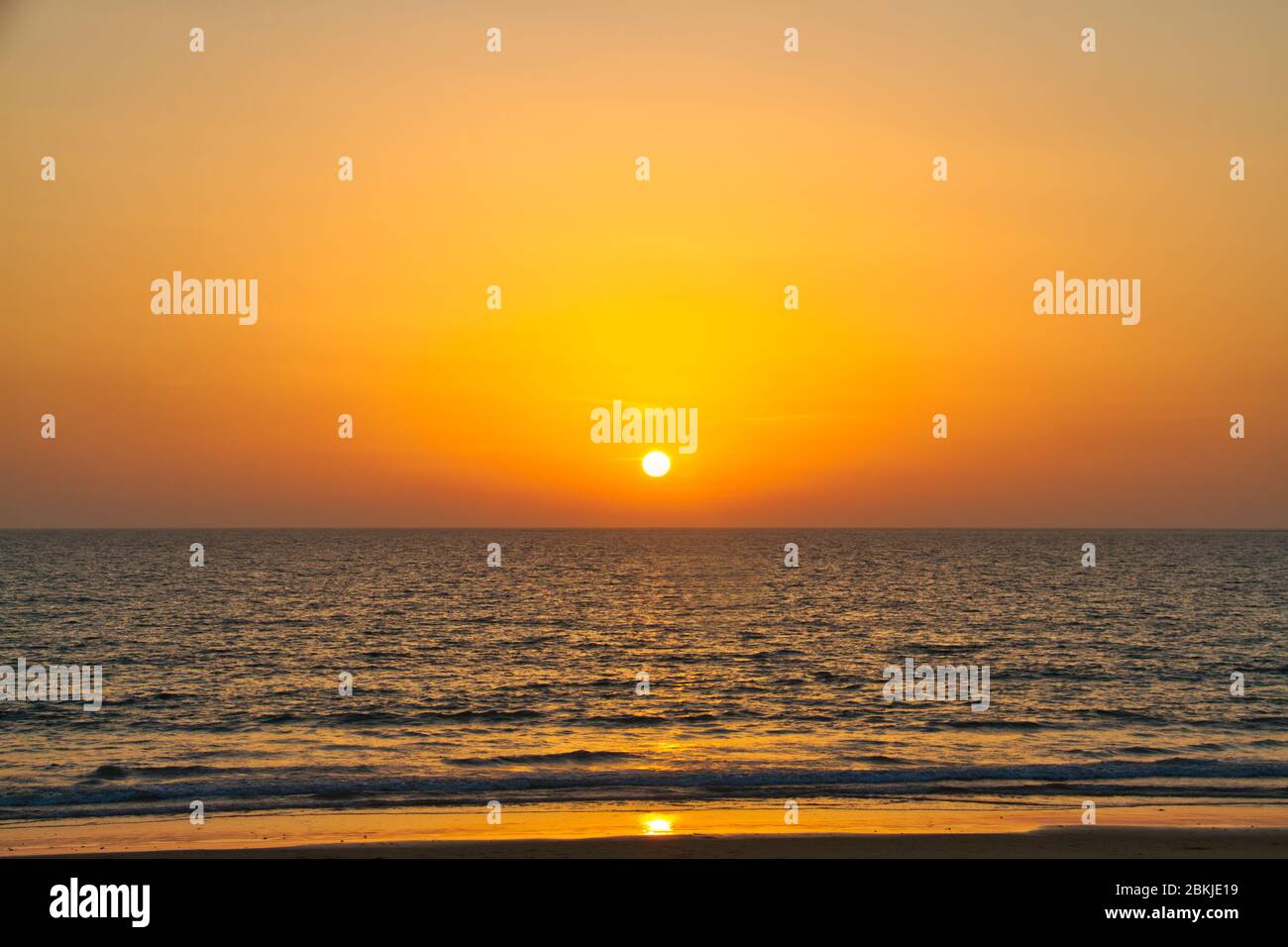 Sun Setting Over the Ocean Stock Photo - Alamy