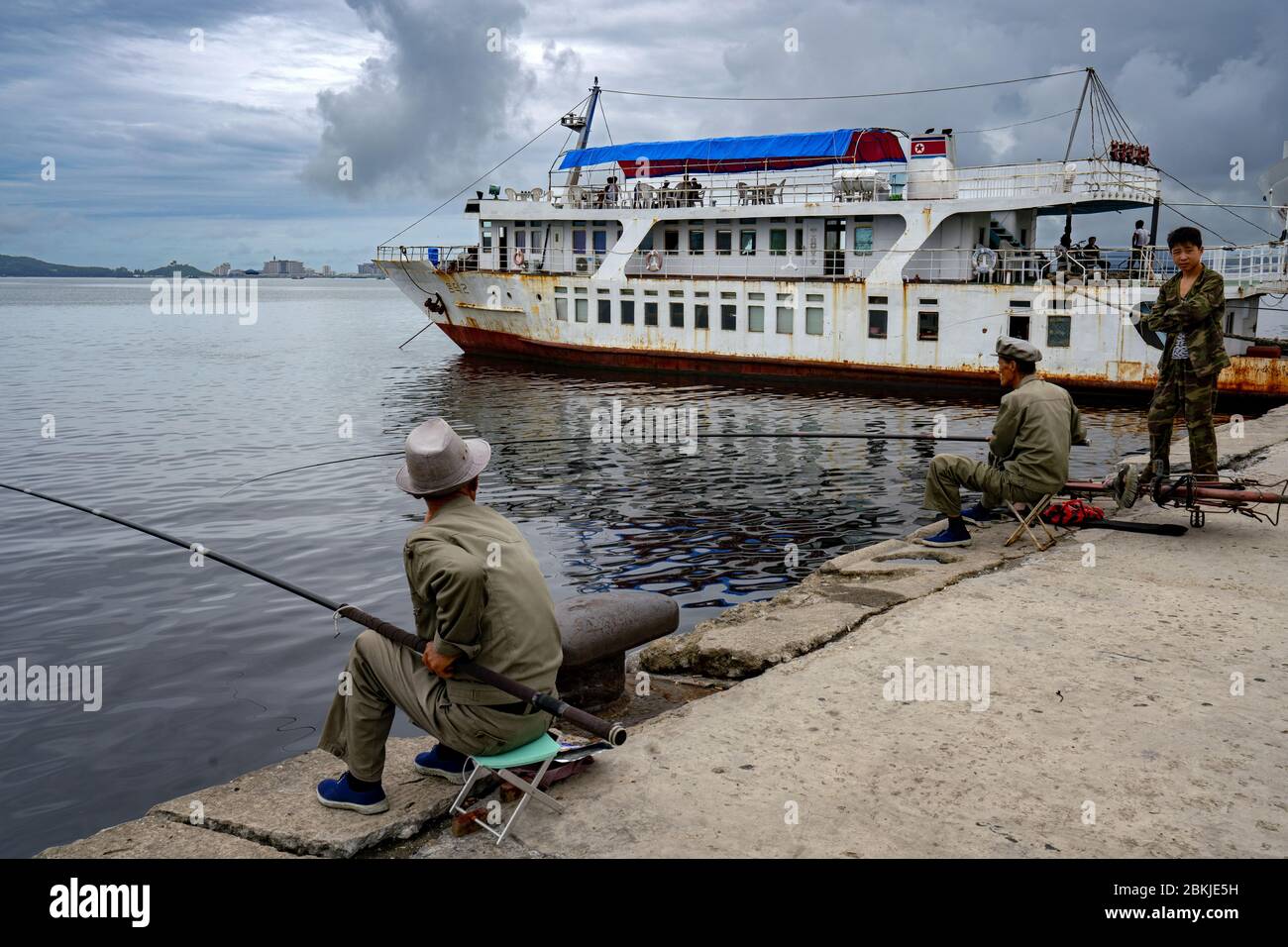 North Korea, Wonsan, fishing along the Korean sea Stock Photo - Alamy