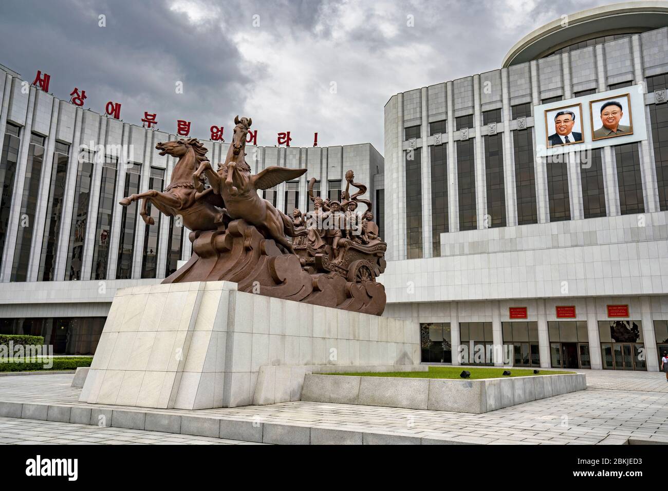 Pyongyang palace hi-res stock photography and images - Alamy