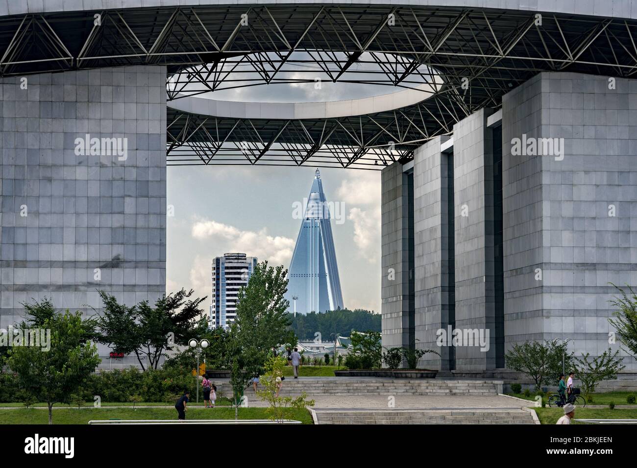 Ryugyong hotel pyongyang hi-res stock photography and images - Alamy