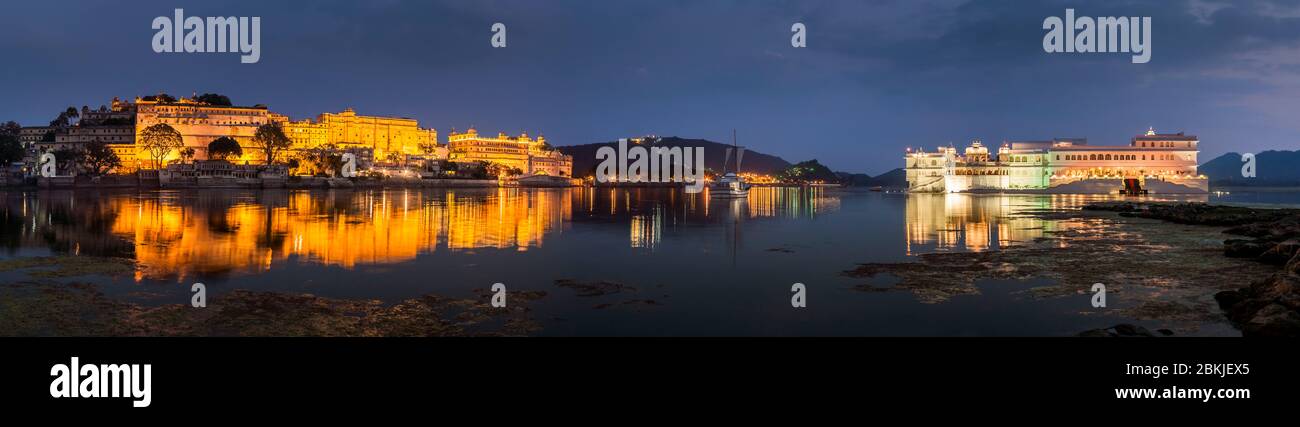India, Rajasthan, Udaipur, panoramical night view on City Palace and ...