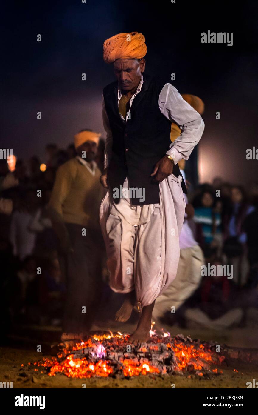 India walking barefoot hi-res stock photography and images - Alamy