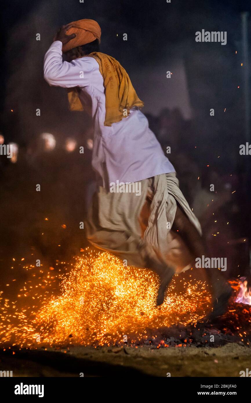 Firewalking hi-res stock photography and images - Alamy