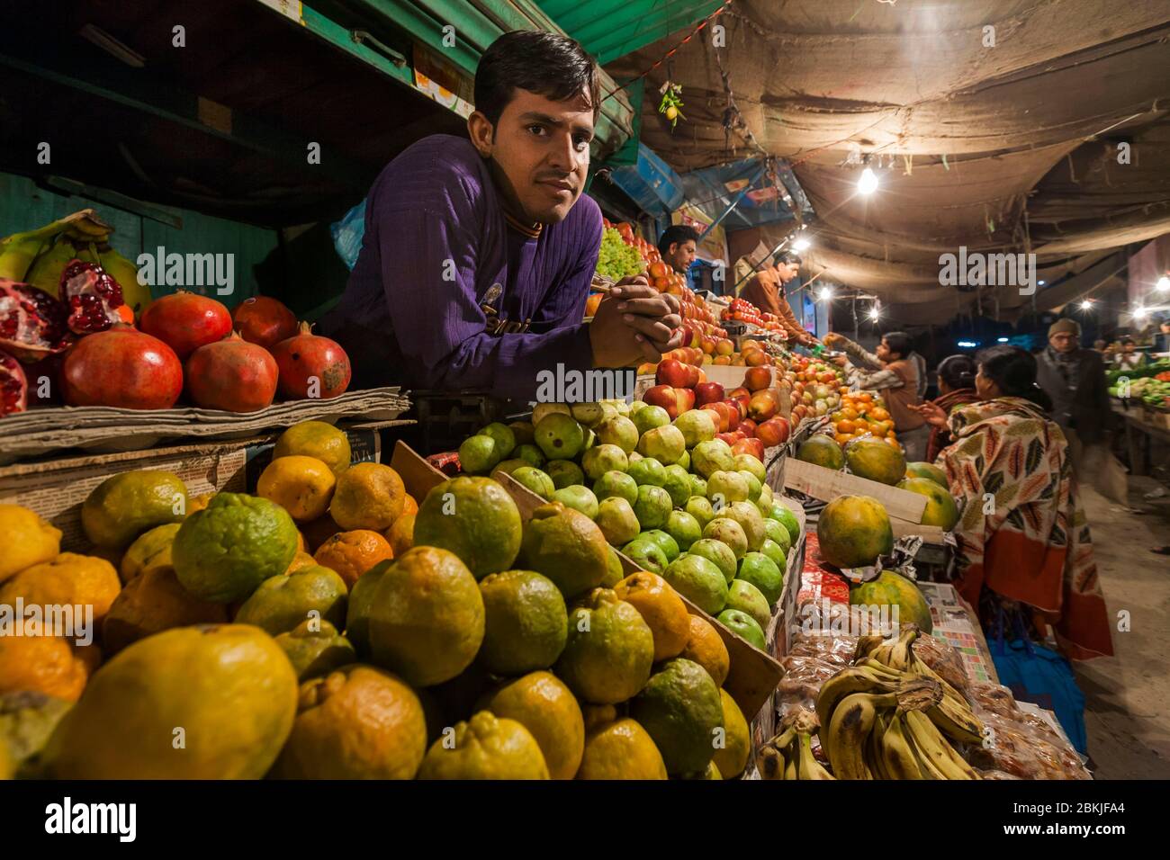 Shopkeeper india hi-res stock photography and images - Alamy