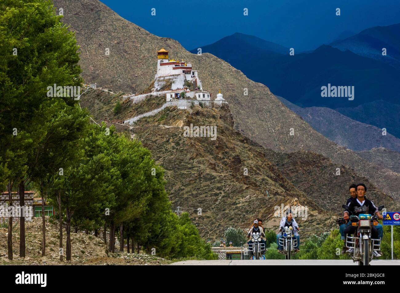 China, Central Tibet, Ü Tsang, Tsetang, Yarlung valley, fortified ...
