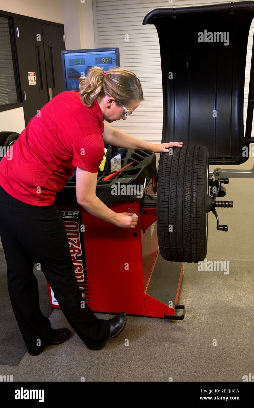 Digital wheel balancing machine hi-res stock photography and images - Alamy