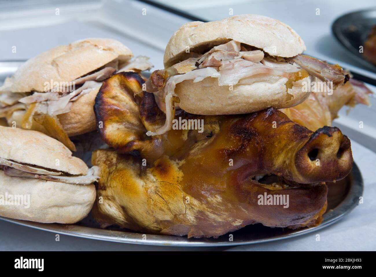 Pigs Head On Plate High Resolution Stock Photography and Images - Alamy