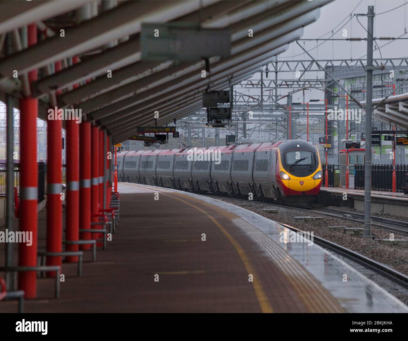 Virgin Trains Alstom class 390 Pendolino train passing Rugby railway ...