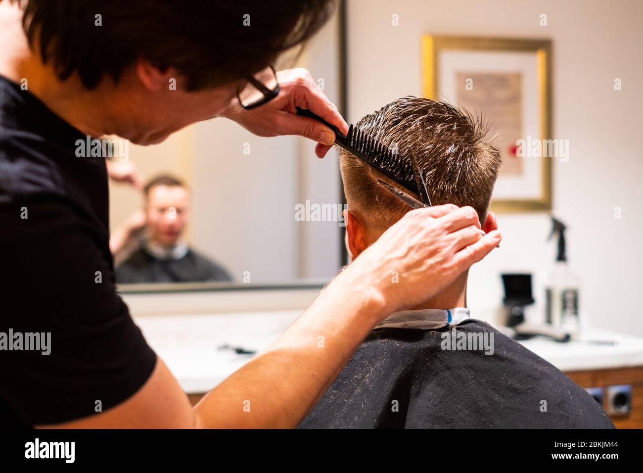 Man in barbershop cuts hi-res stock photography and images - Alamy
