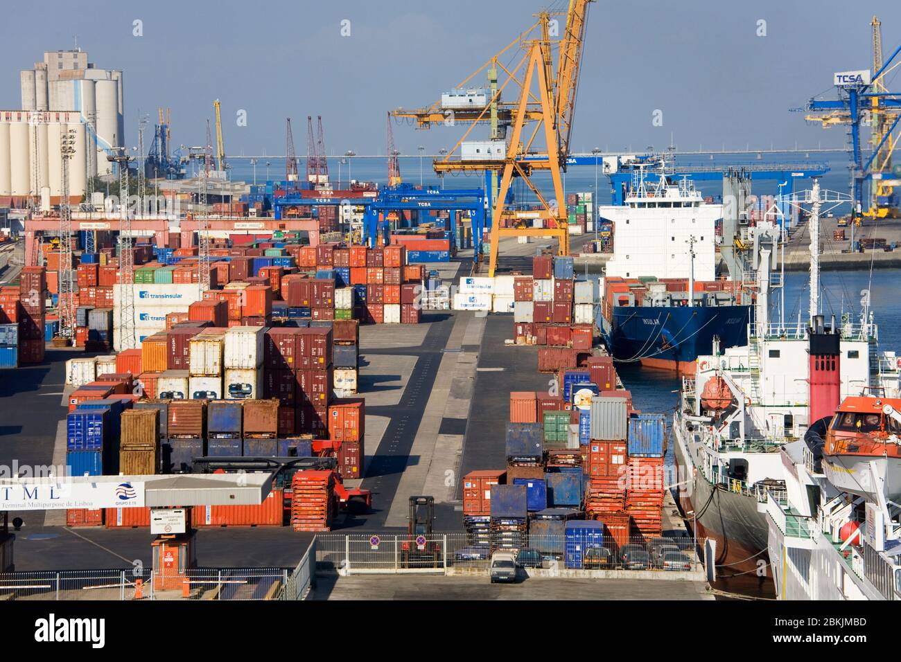 Lisbon docks crane port hi-res stock photography and images - Alamy