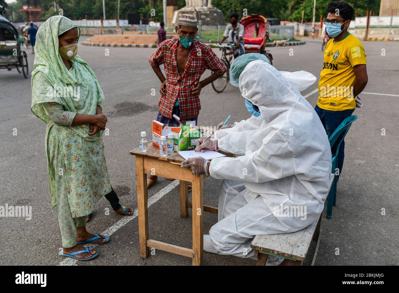Volunteers group gives free hi-res stock photography and images - Alamy