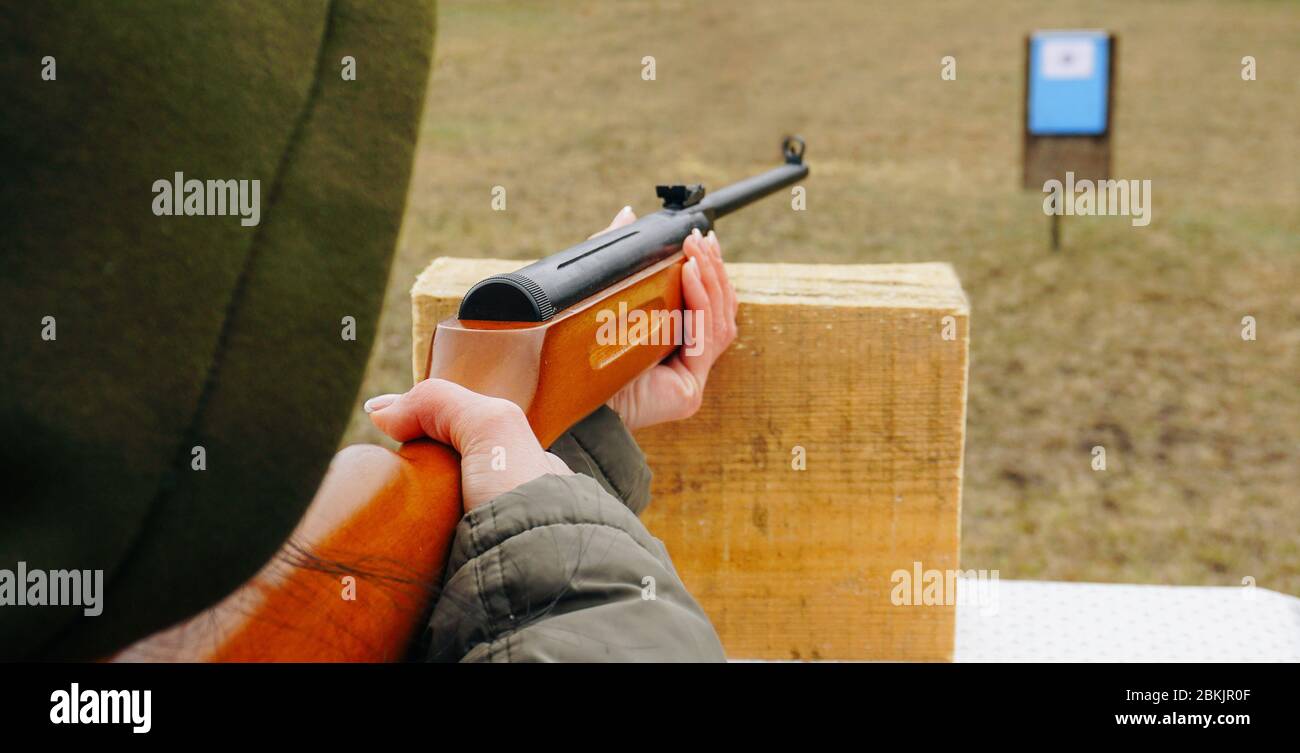 Shooter air rifle hi-res stock photography and images - Alamy