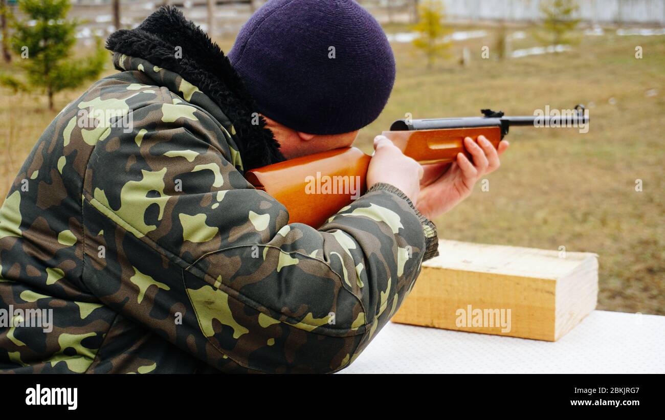 Man aiming tactical rifle hi-res stock photography and images - Alamy