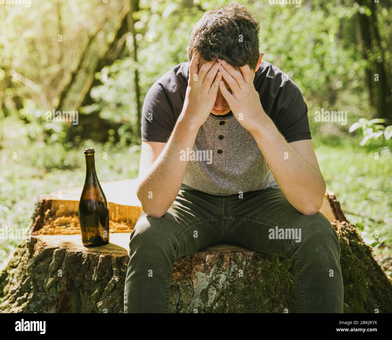 Sad man alcohol hi-res stock photography and images - Alamy