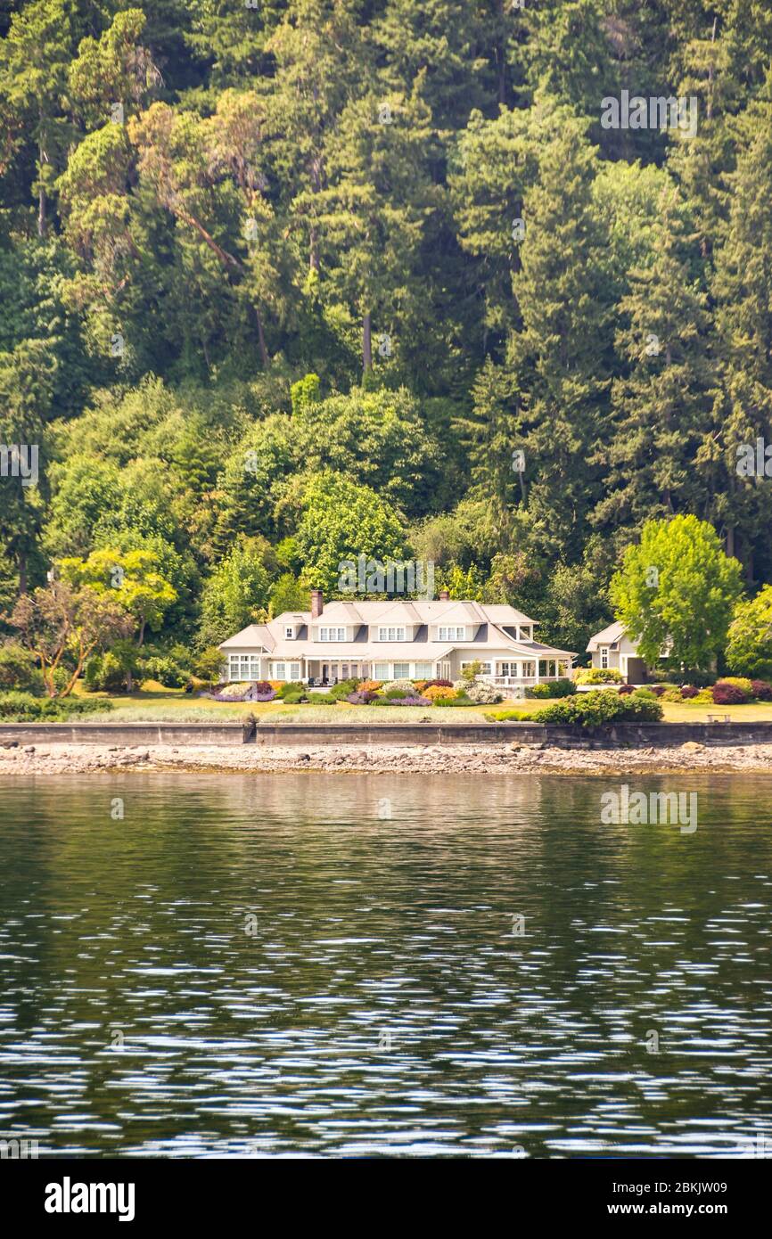 NEAR BREMERTON, WASHINGTON STATE, USA - JUNE 2018: House on the water's ...