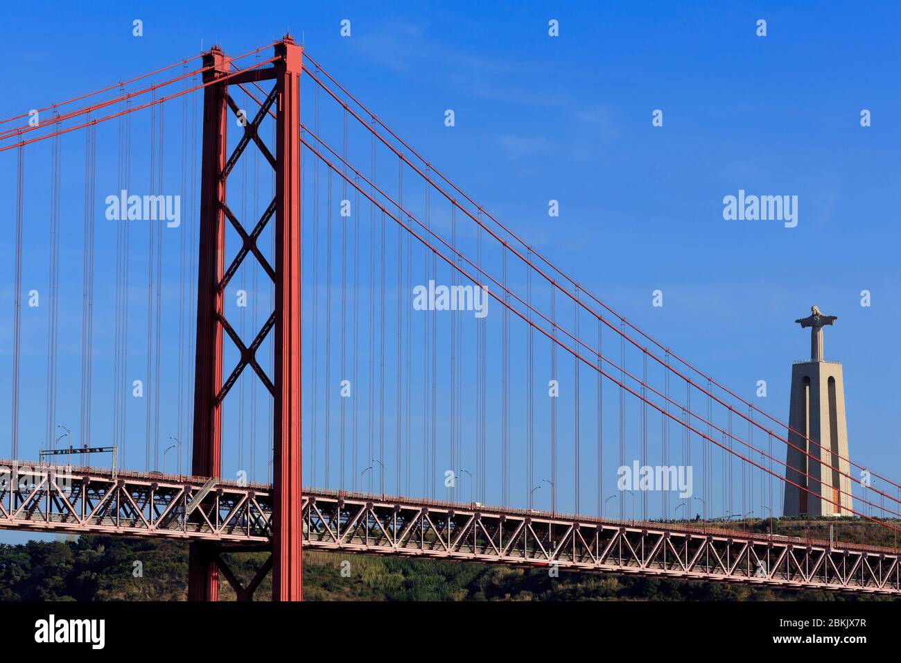 25th april bridge hi-res stock photography and images - Alamy