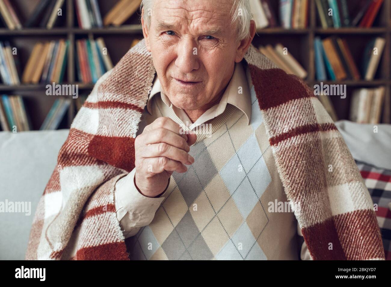 Sick caucasian senior man coughing hi-res stock photography and images ...