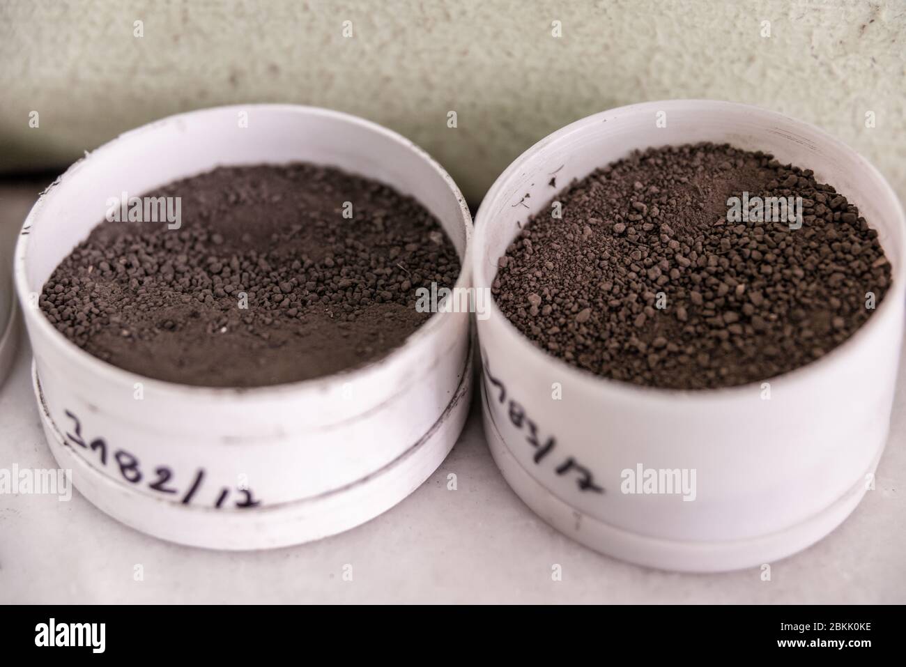 Soil samples hi-res stock photography and images - Alamy