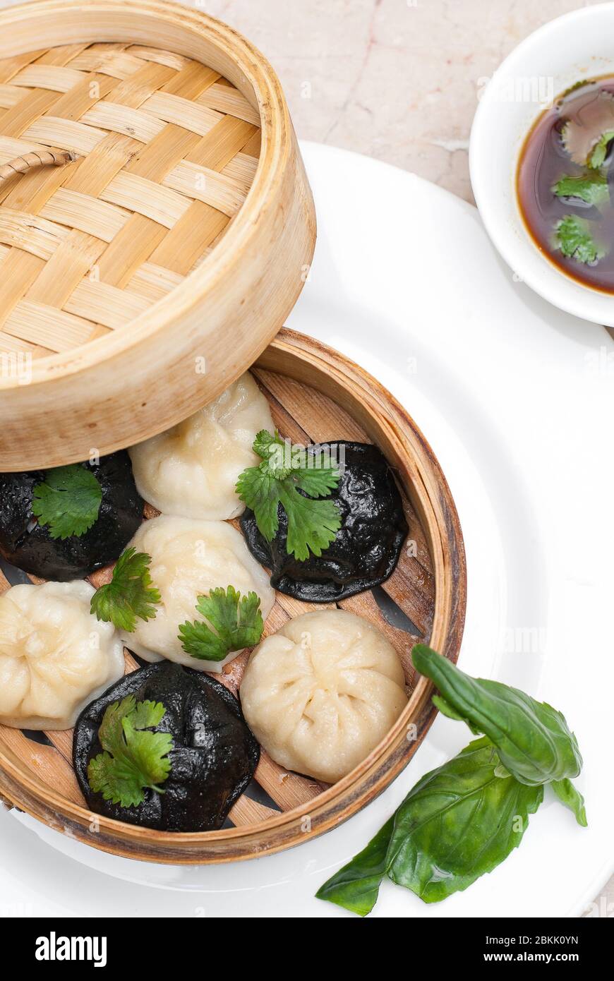 Green steamed dim sum hi-res stock photography and images - Alamy