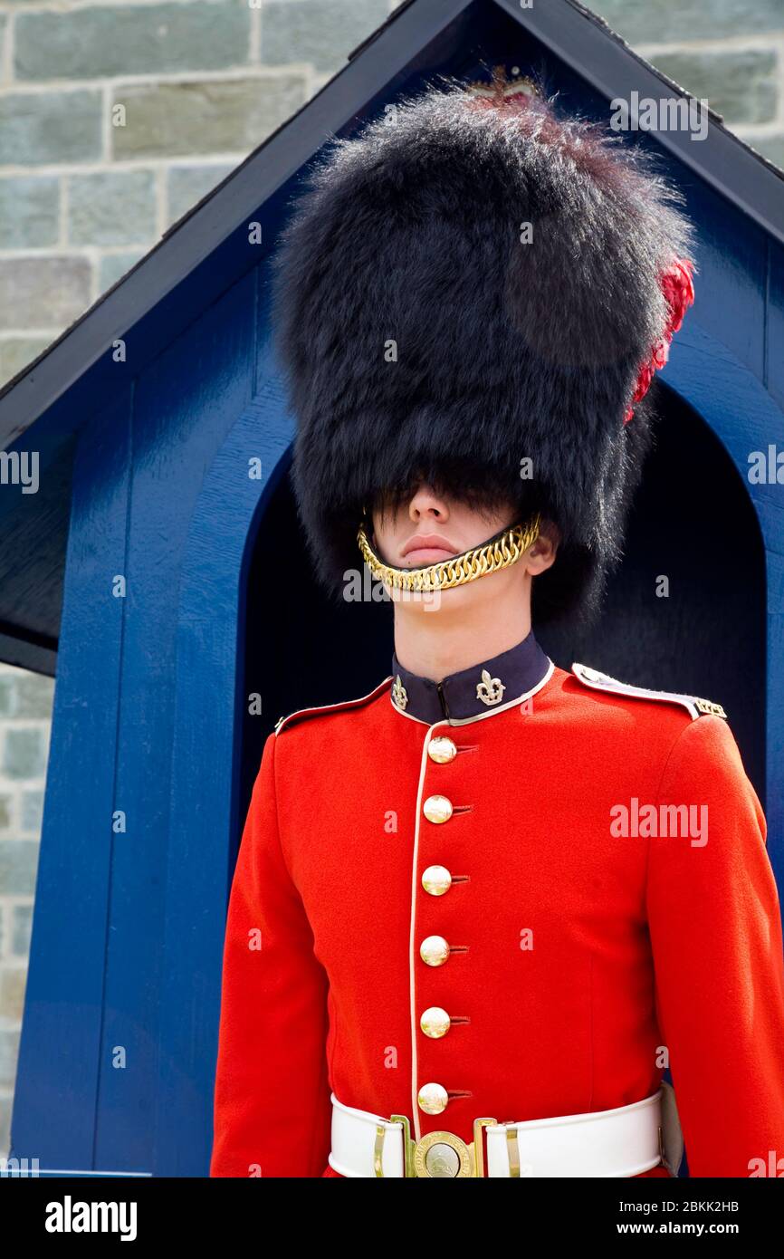 Uniform red coates hi-res stock photography and images - Alamy