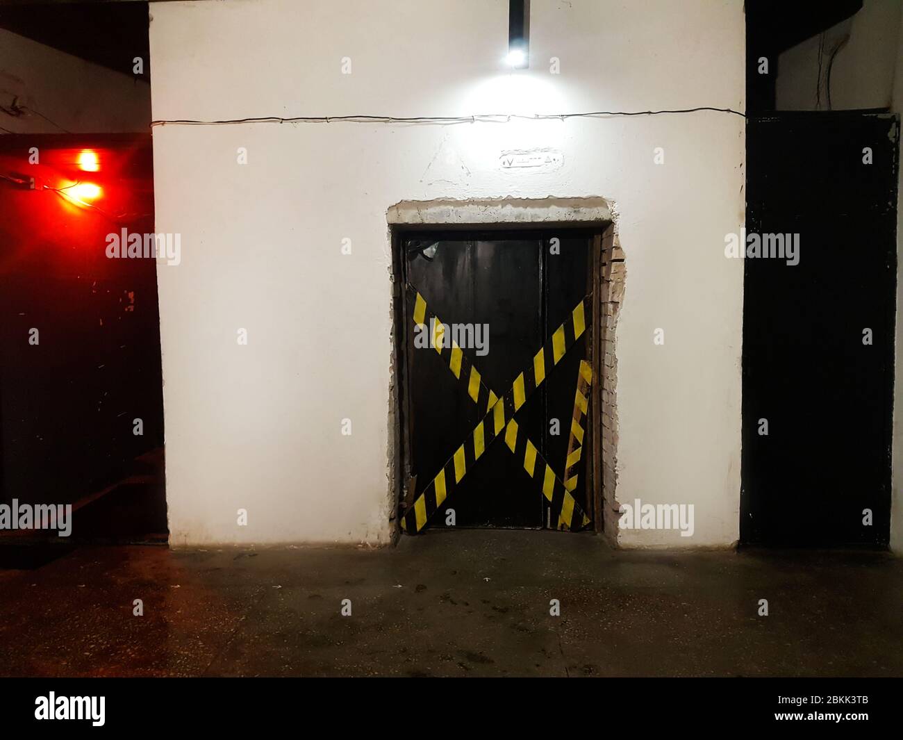 dark empty room in the underground style Stock Photo - Alamy