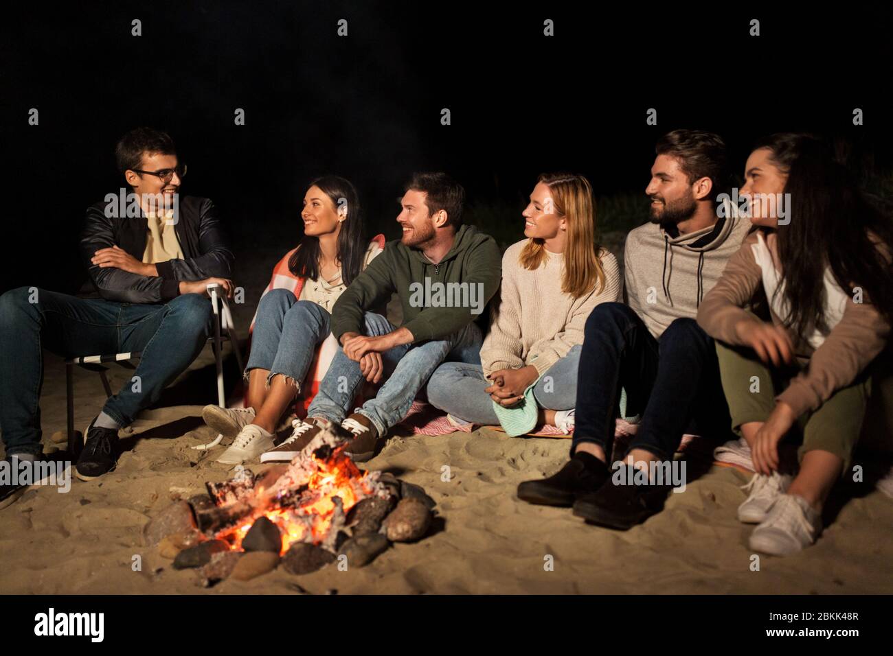 Campfire on seaside hi-res stock photography and images - Alamy