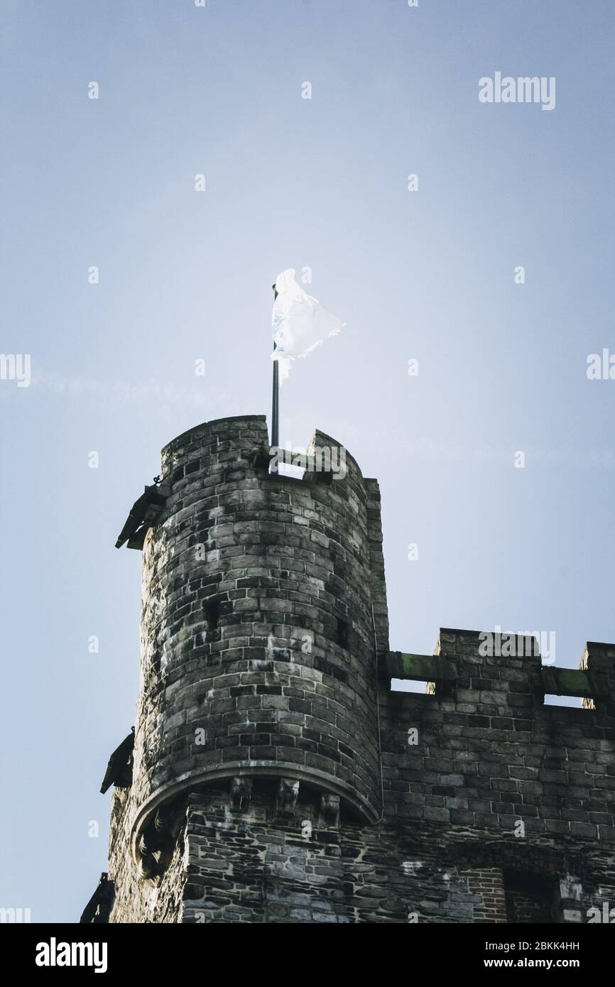 Old castle tower flag medieval hi-res stock photography and images - Alamy
