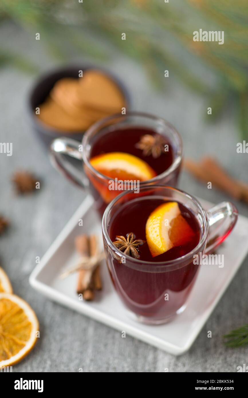 mulled wine, orange slices, gingerbread and spices Stock Photo - Alamy