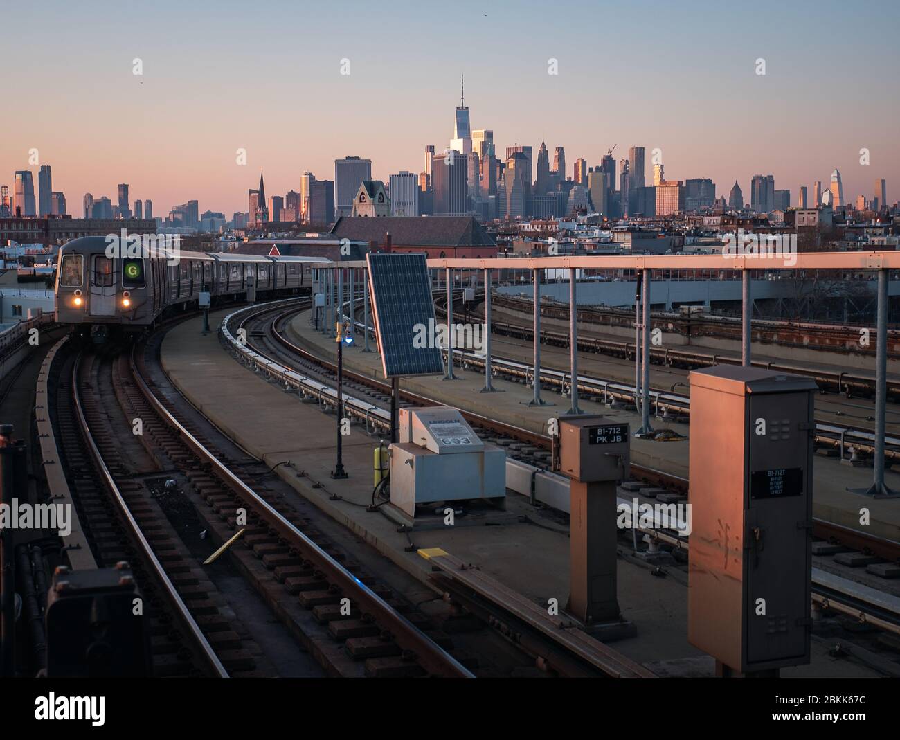 Downtown brooklyn subway hi-res stock photography and images - Alamy