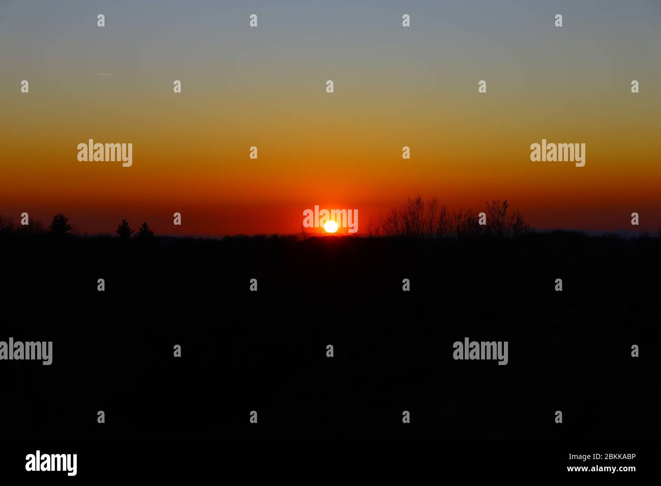 Simple clear sunset hi-res stock photography and images - Alamy