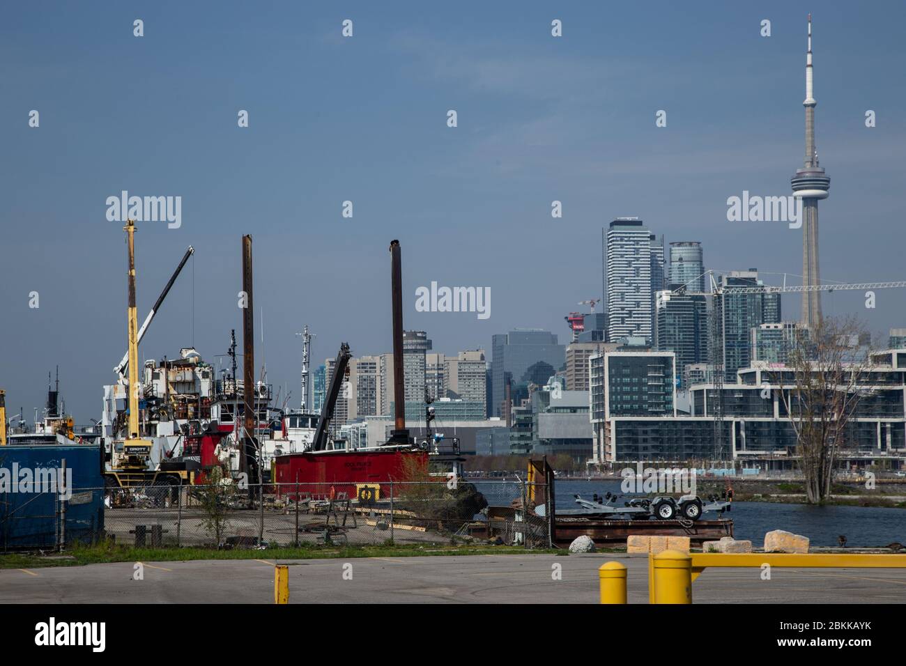 Busy dock hi-res stock photography and images - Alamy