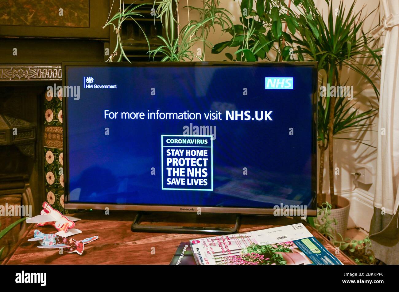 Tv advert hi-res stock photography and images - Alamy