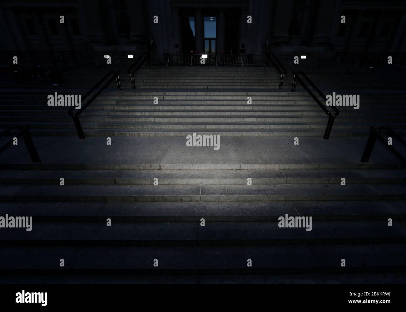 Met gala stairs hi-res stock photography and images - Alamy