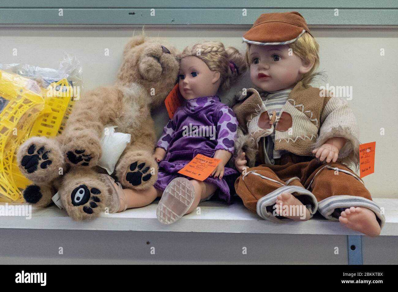 consignment shop goods being sold @ "Mommy & Me" in Honesdale ...