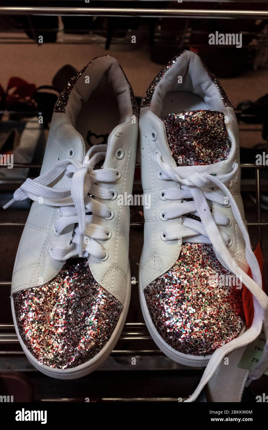 Consignment shop goods hi-res stock photography and images - Alamy